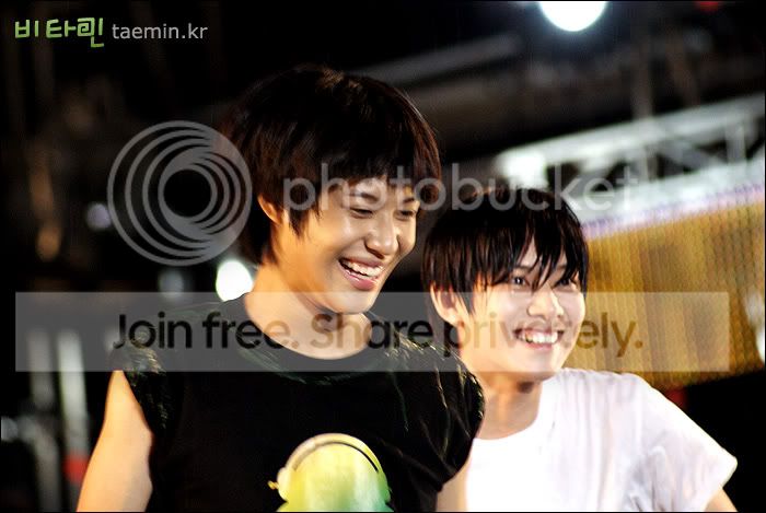 [PICS] HeeChul @ SM concert '08 + รูปคู่ | บันเทิง | 575871